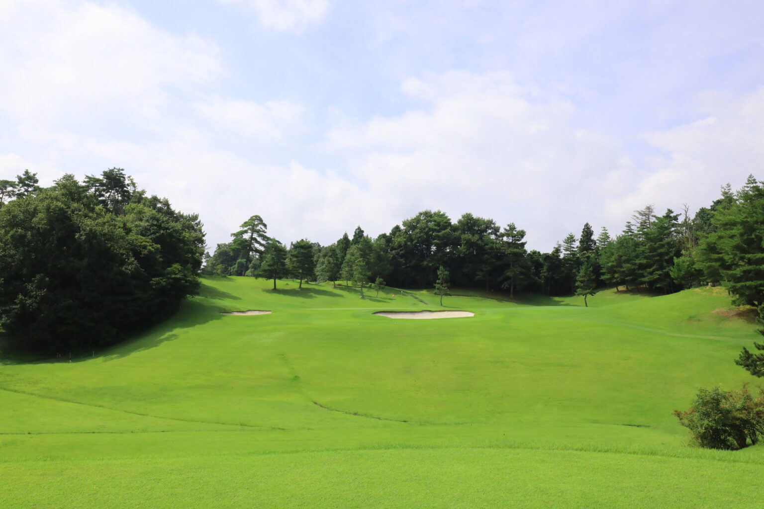 比良コース HOLE1 | 蒲生ゴルフ倶楽部 | 公式ホームページ