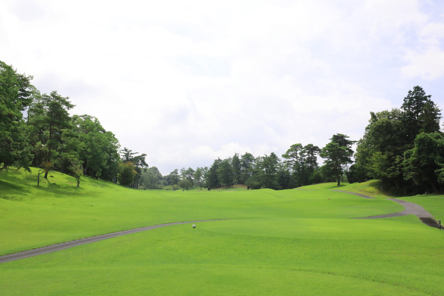 比良コース HOLE1 | 蒲生ゴルフ倶楽部 | 公式ホームページ